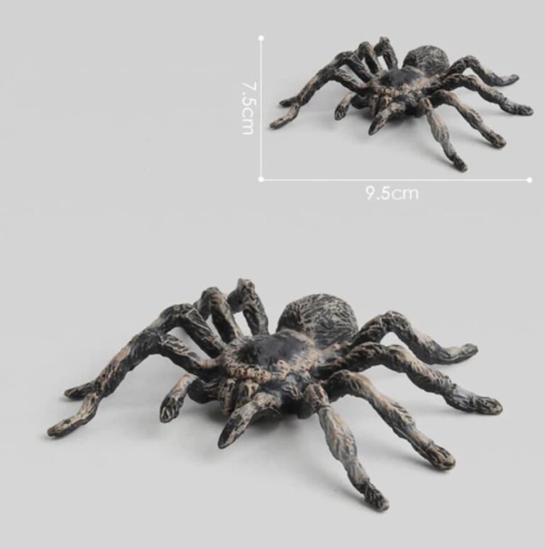 Horrifying Realistic Fake Spiders - Tenebrisque